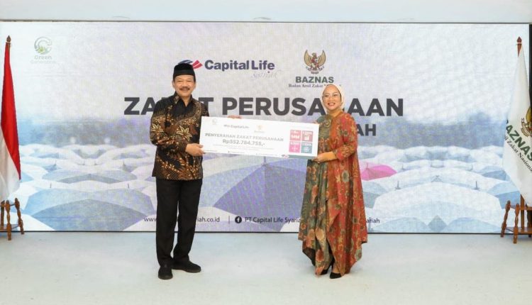 PT Capital Life Syariah Salurkan Zakat Perusahaan Melalui BAZNAS